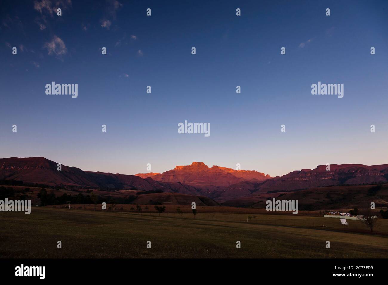 Drakensberg, Champagne Castle mountain, morning glow, Giants Castle ...