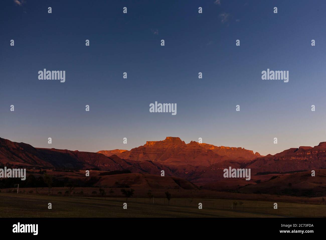 Drakensberg, Champagne Castle mountain, morning glow, Giants Castle ...