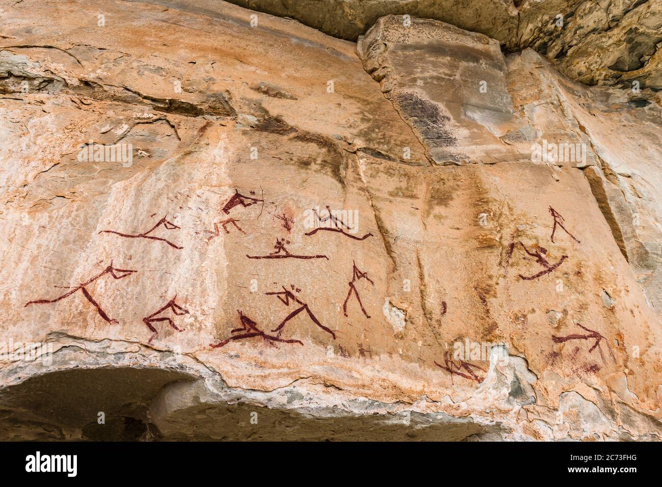 Drakensberg, "Battle Cave" rock art site, bushman rock paintings ...