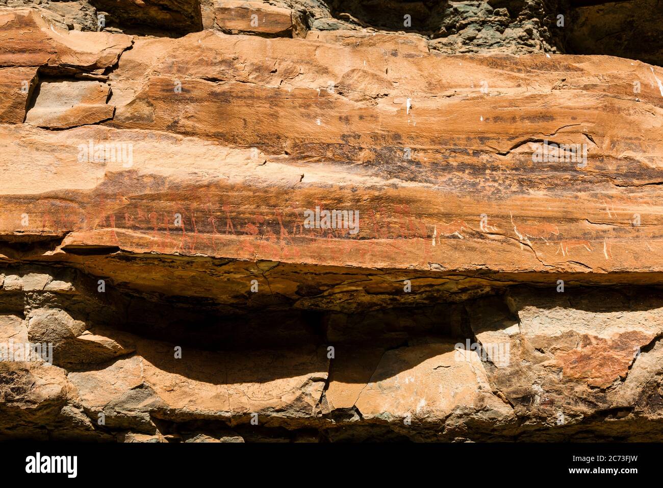 Drakensberg, "Battle Cave" rock art site, bushman rock paintings ...