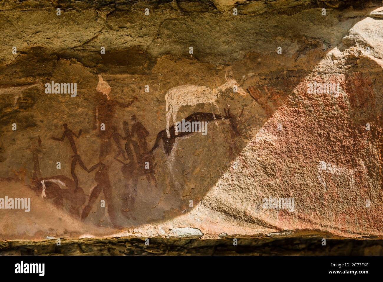 Drakensberg, "Battle Cave" rock art site, bushman rock paintings ...