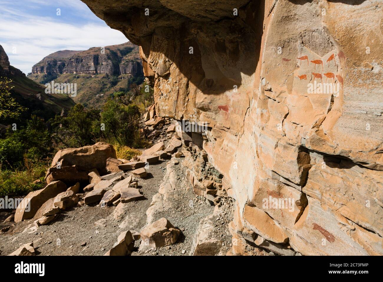 Drakensberg, "Battle Cave" rock art site, bushman rock paintings ...
