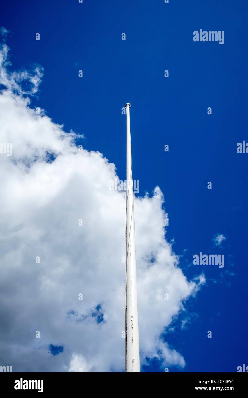 White flagpole hi-res stock photography and images - Alamy