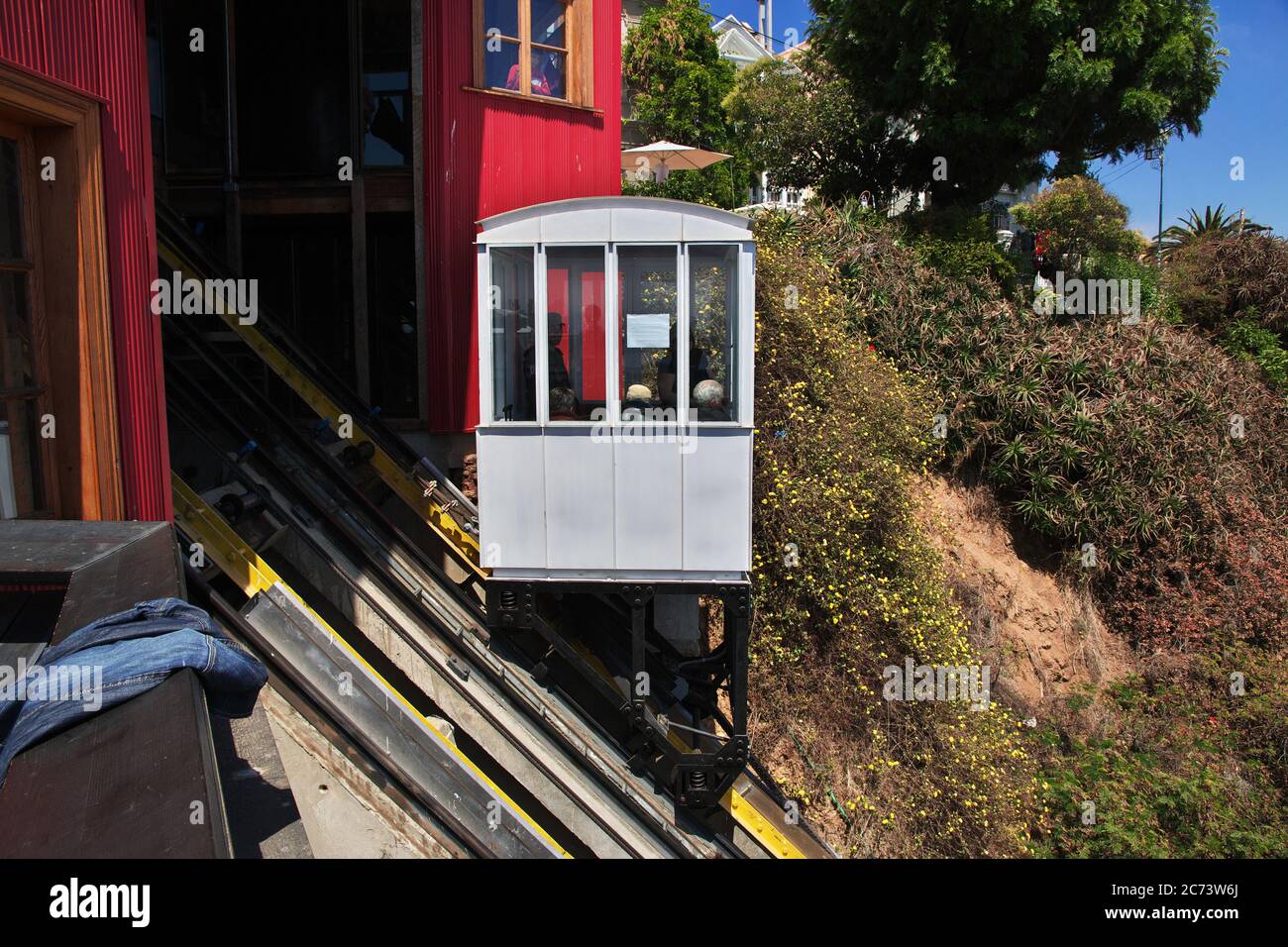 The vintage funicular in Valparaiso, Pacific coast, Chile Stock Photo ...