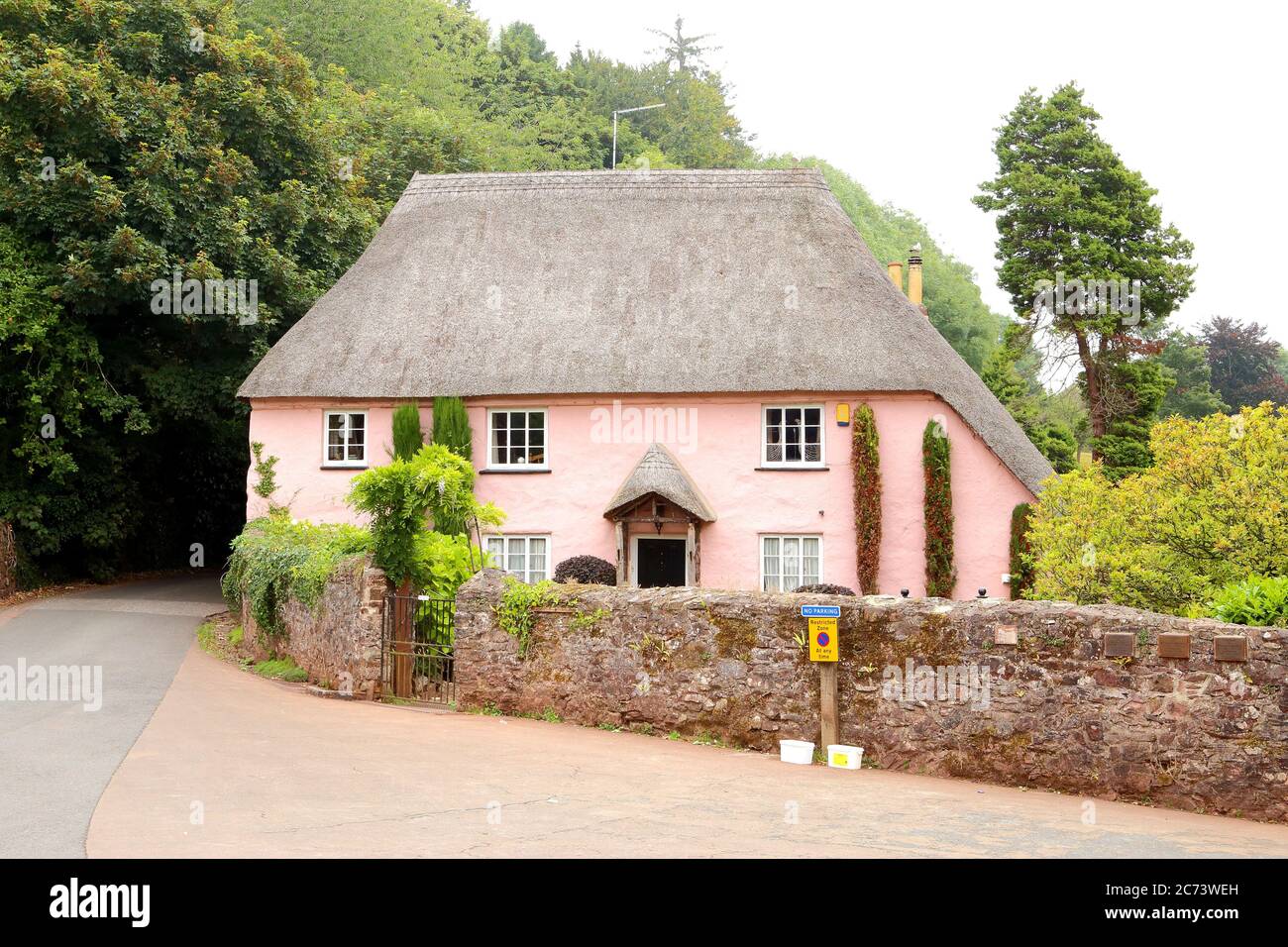 Pink thatched cottage hi-res stock photography and images - Alamy