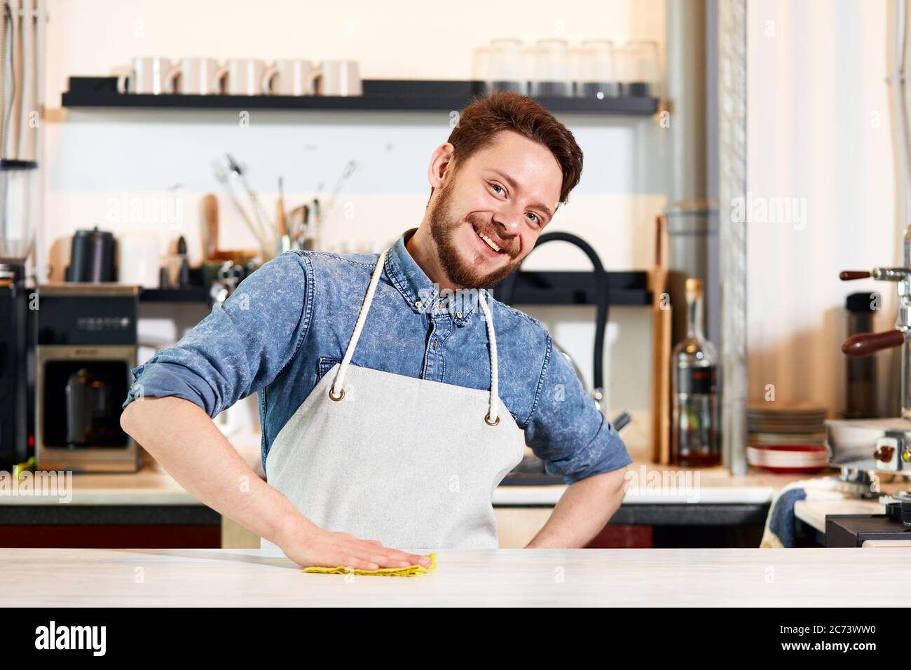 Waiter apron clean table hi-res stock photography and images - Alamy