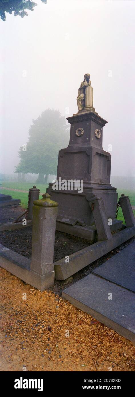 Ancient tombstone headstone gravestone hi-res stock photography and ...