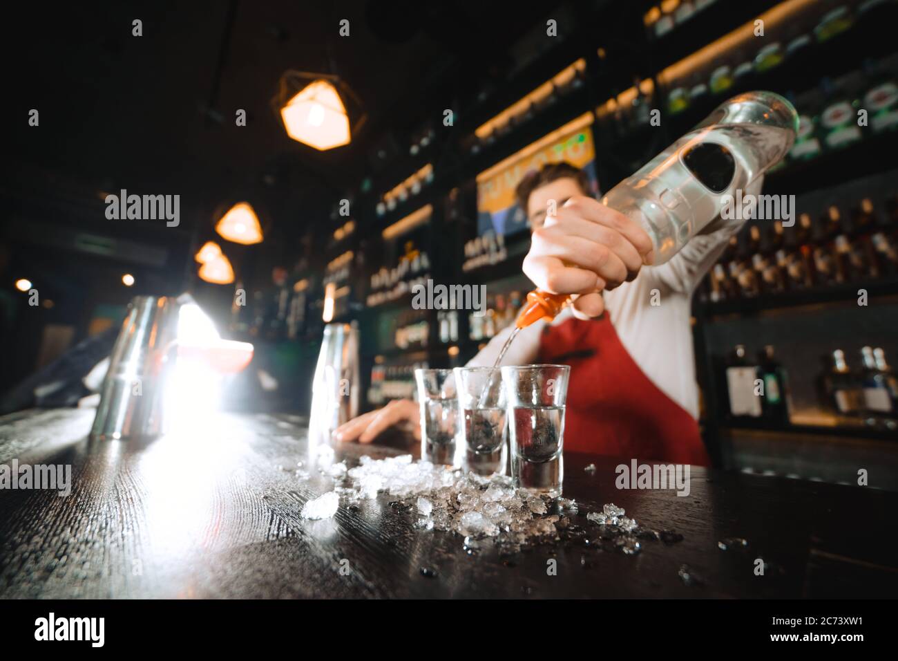 Man serving gin hi-res stock photography and images - Alamy