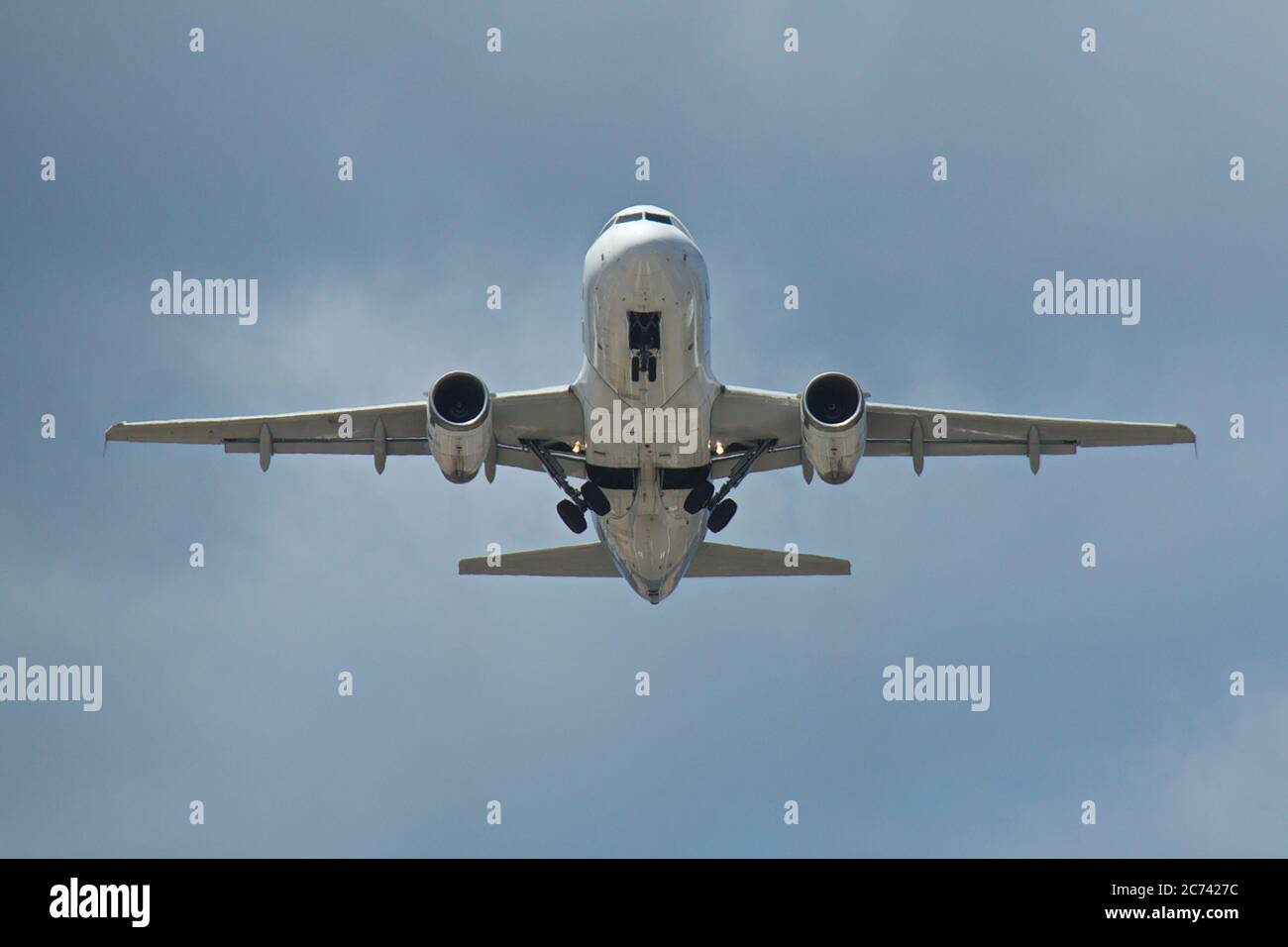 Starting plane hi-res stock photography and images - Alamy