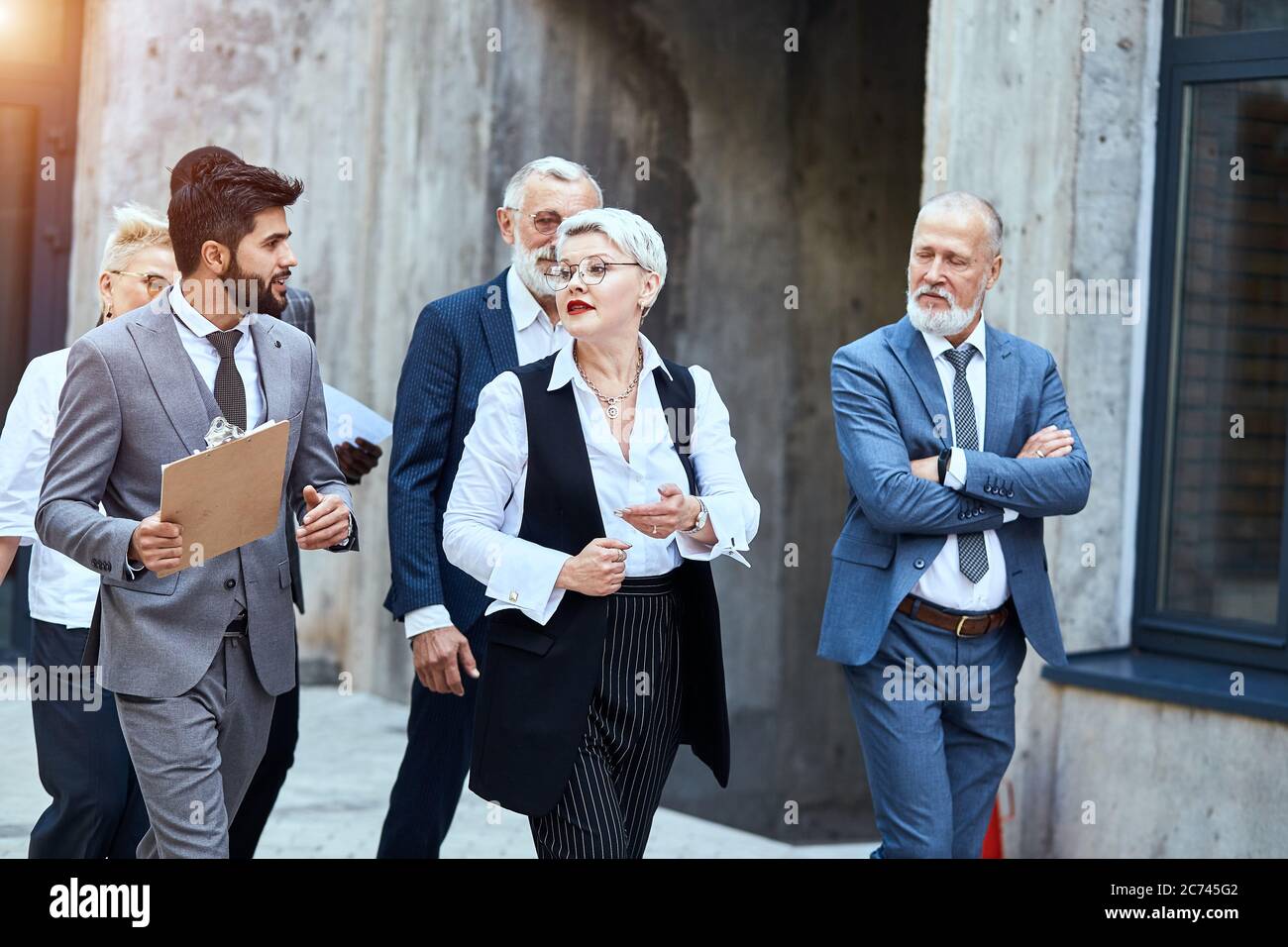 Walking group of men in suits hi-res stock photography and images - Alamy