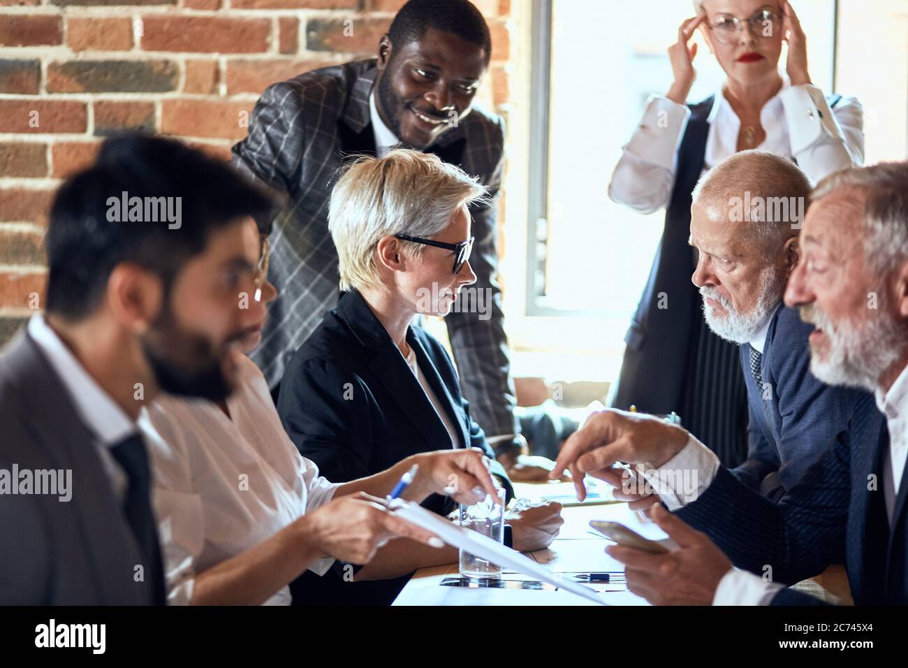 Man suit sitting behind table hi-res stock photography and images - Alamy