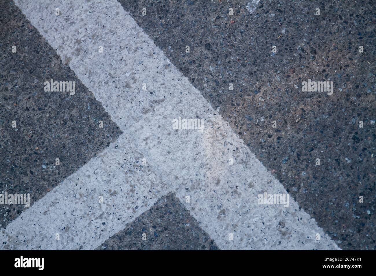 Close up of street line on grainy asphalt Stock Photo - Alamy