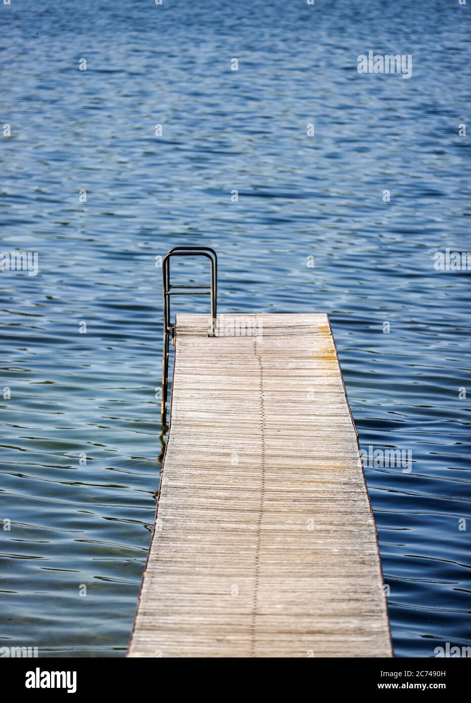 14 July 2020, Saxony-Anhalt, Roßbach: A bathing jetty leads into the ...