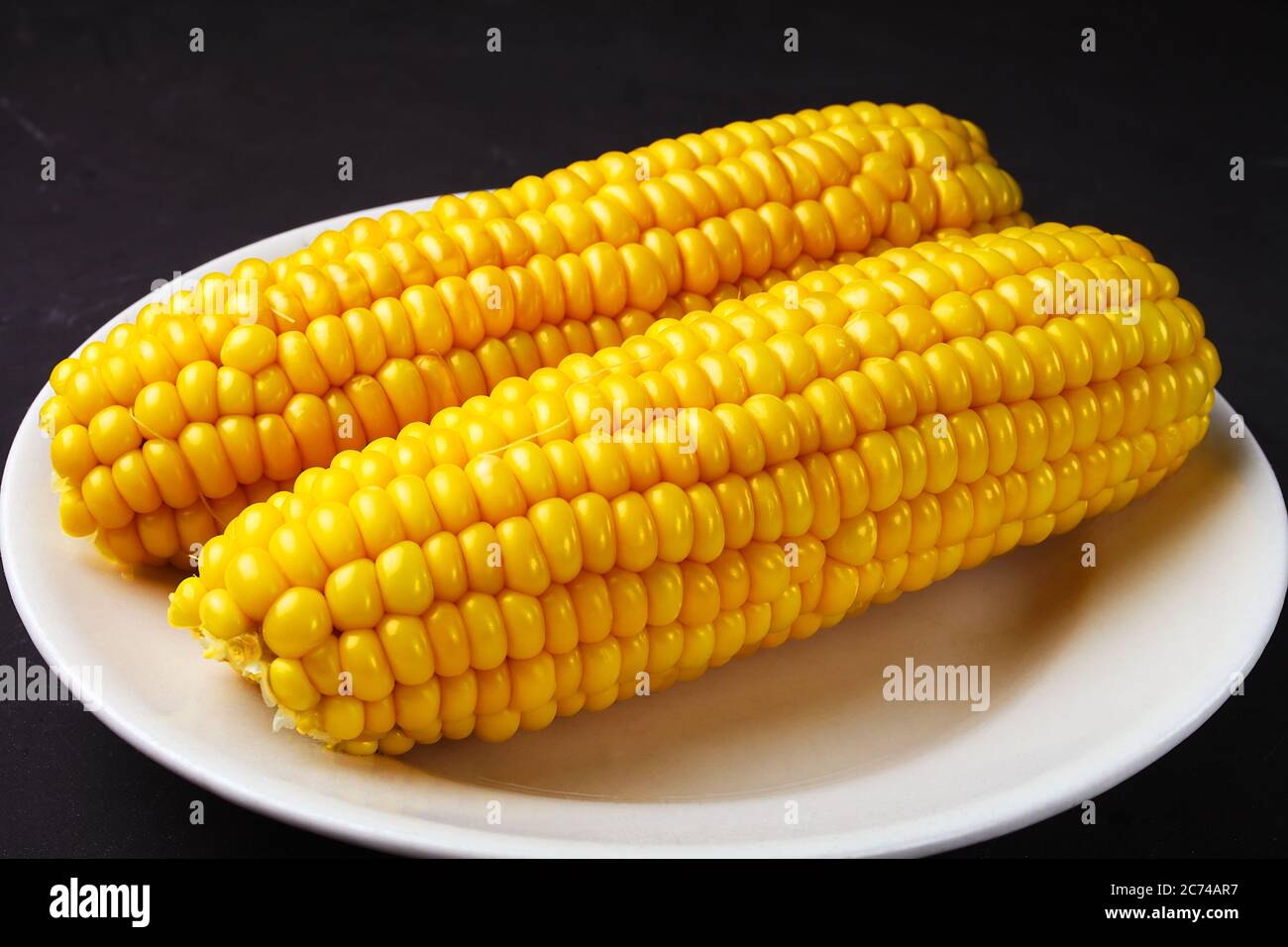 Corn cob on a white plate hi-res stock photography and images - Alamy