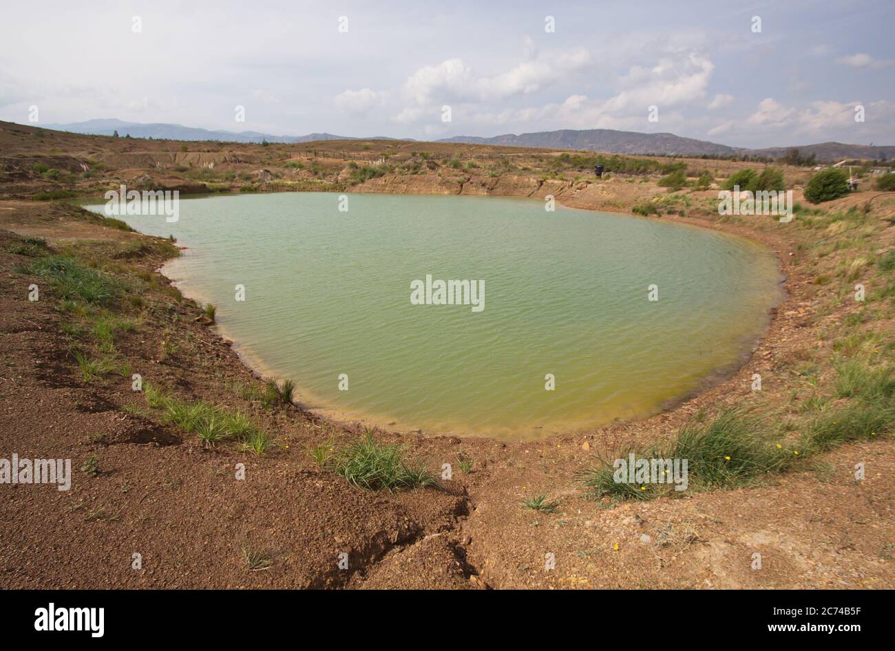 Pozos azules hi-res stock photography and images - Alamy
