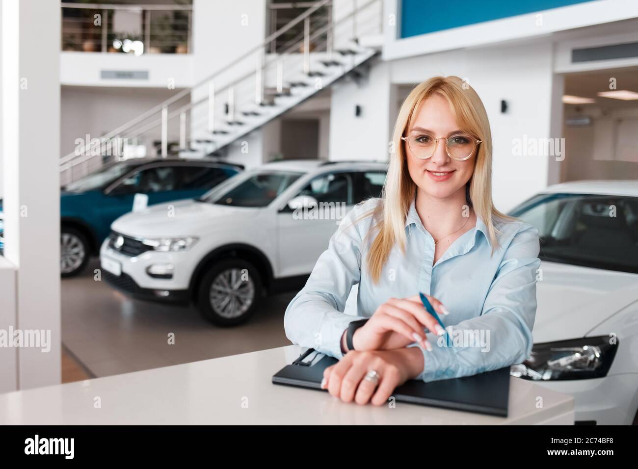Showroom reception hi-res stock photography and images - Alamy
