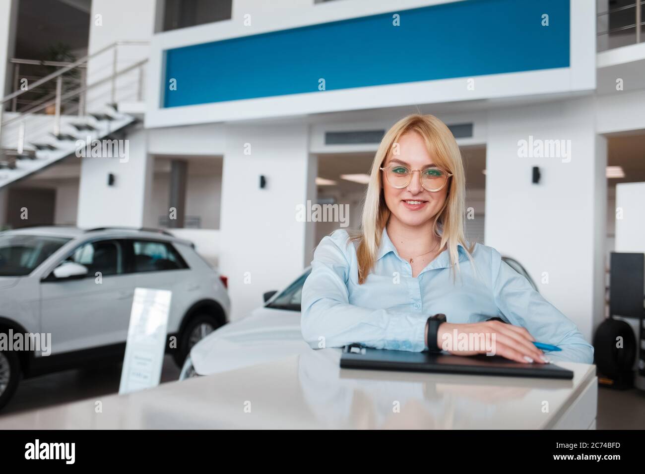 Showroom reception hi-res stock photography and images - Alamy