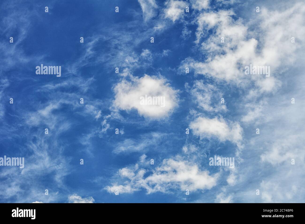 Blue sky background texture hi-res stock photography and images - Alamy
