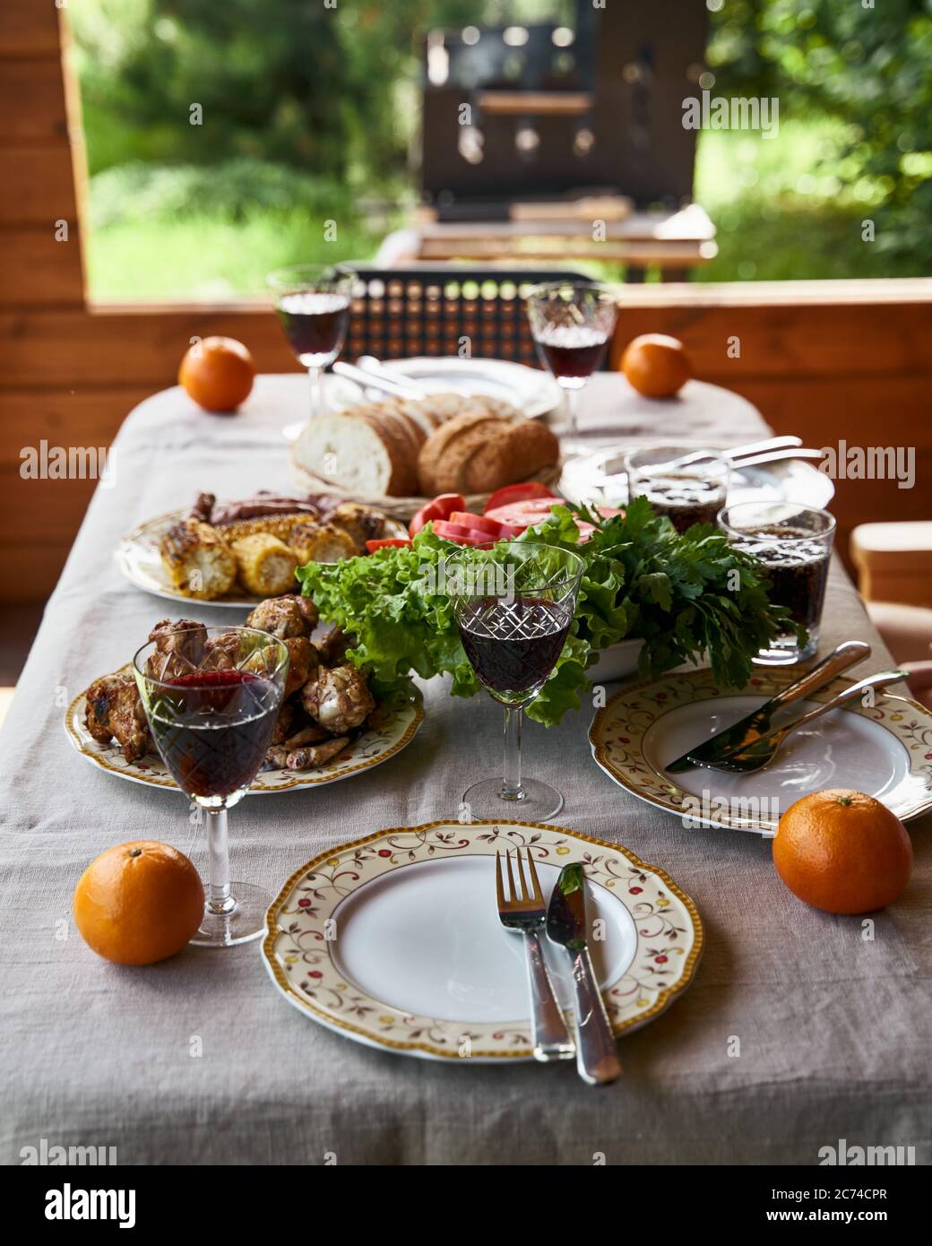 Full food table hi-res stock photography and images - Alamy
