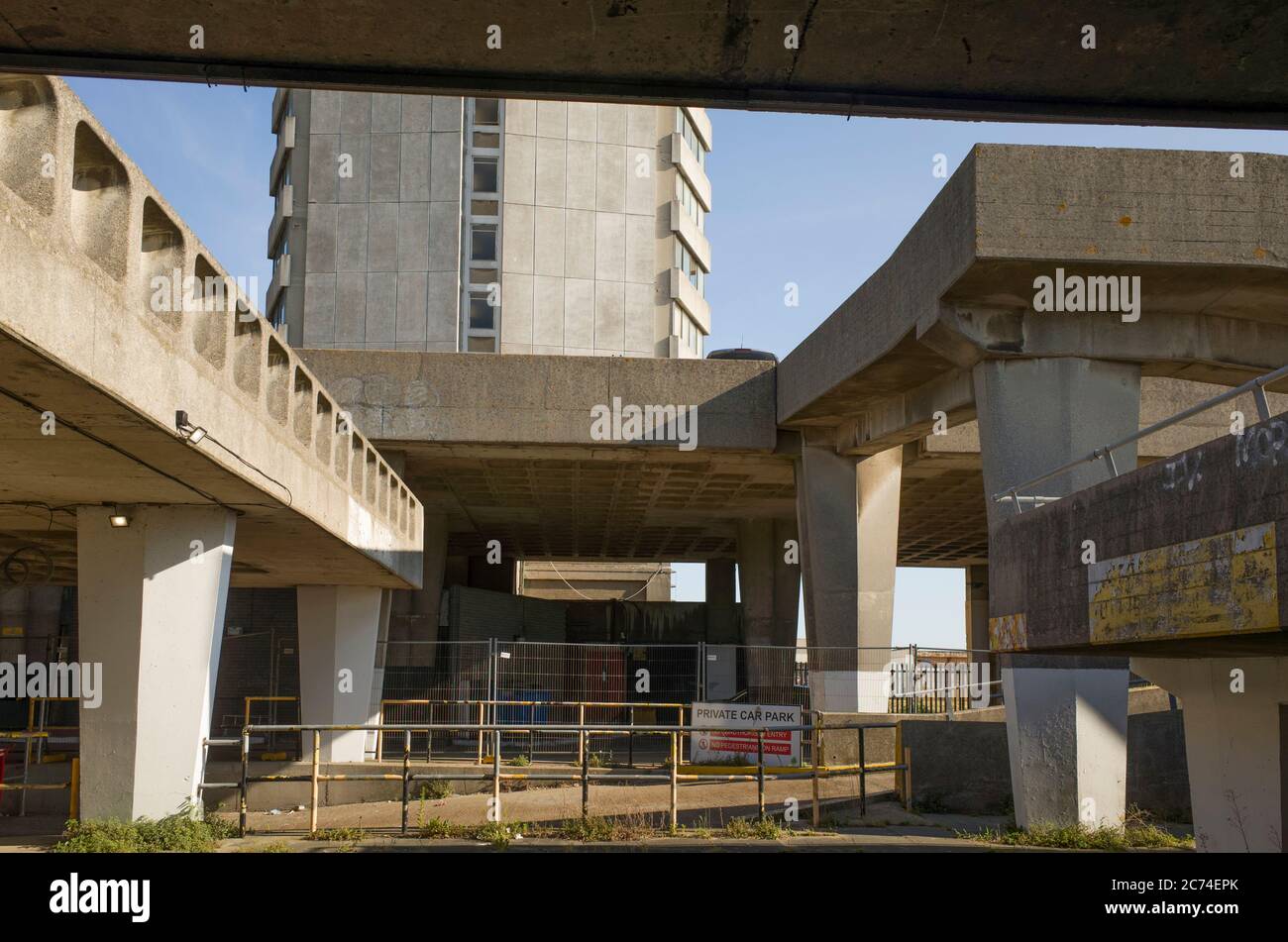 Blocky apartments hi-res stock photography and images - Alamy