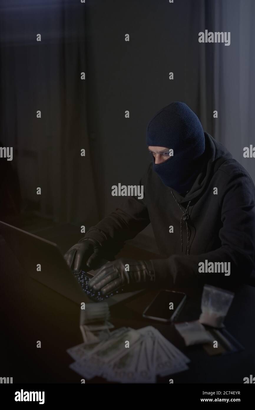 Stranger danger online hi-res stock photography and images - Alamy