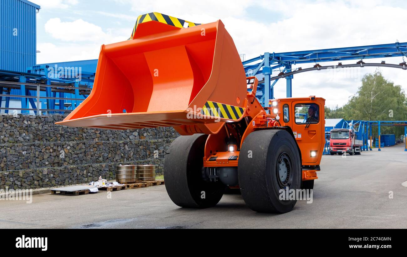 Lhd loader hi-res stock photography and images - Alamy