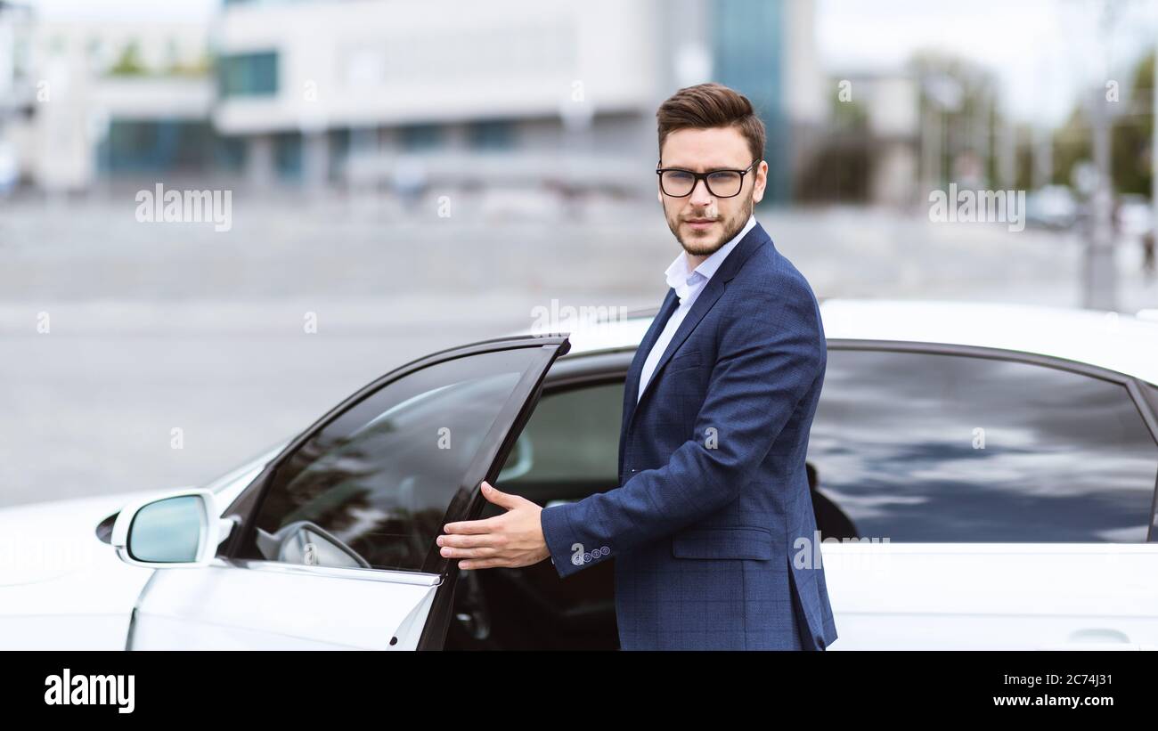Car worker with boss hi-res stock photography and images - Alamy