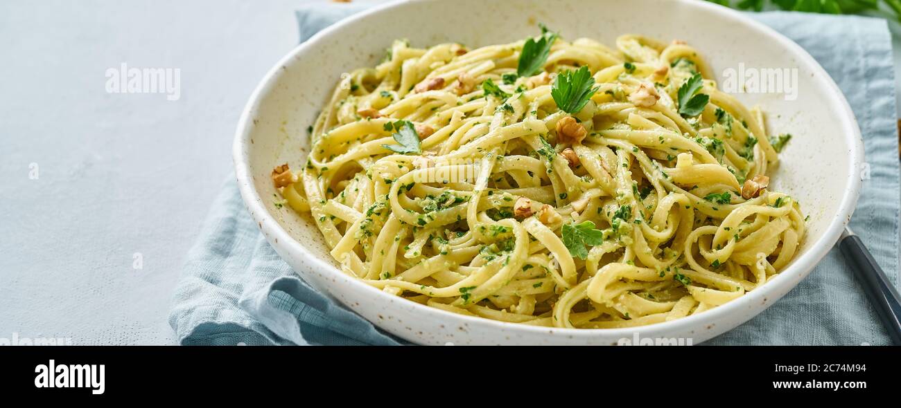 Bavette pasta hi-res stock photography and images - Alamy