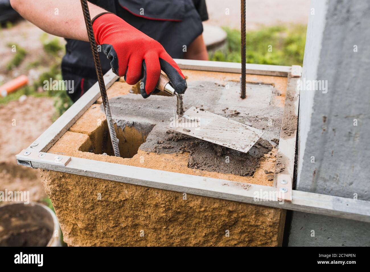 Craftsman man laying blocks hi-res stock photography and images - Alamy