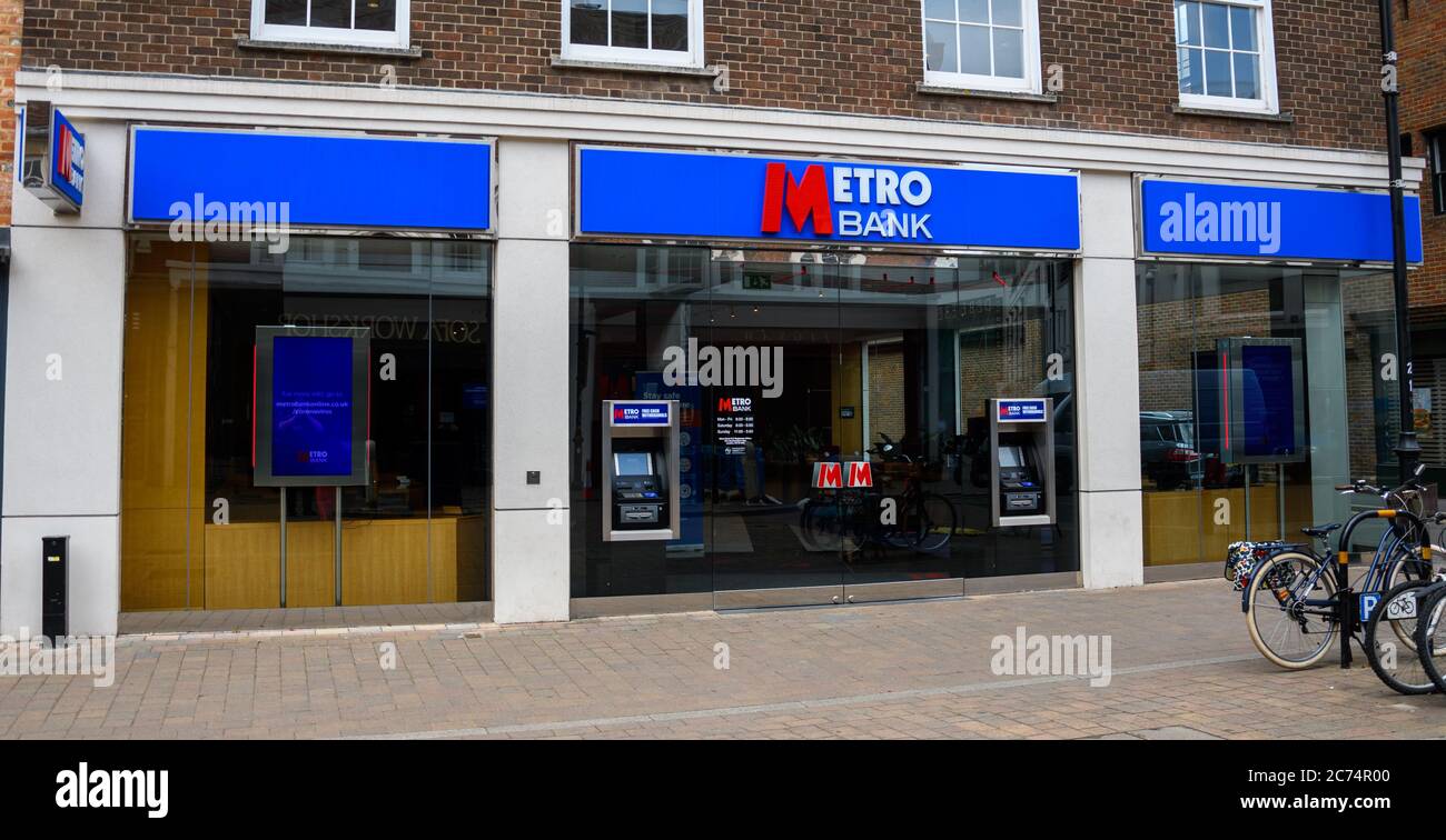 Front entrance to metro bank hi-res stock photography and images - Alamy