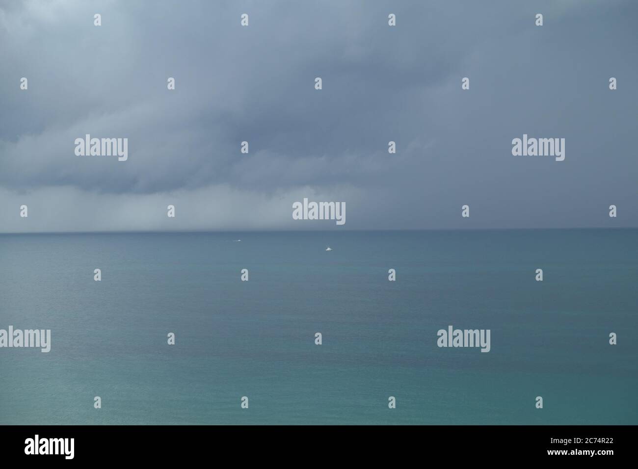 Night view atlantic ocean lightning hi-res stock photography and images ...