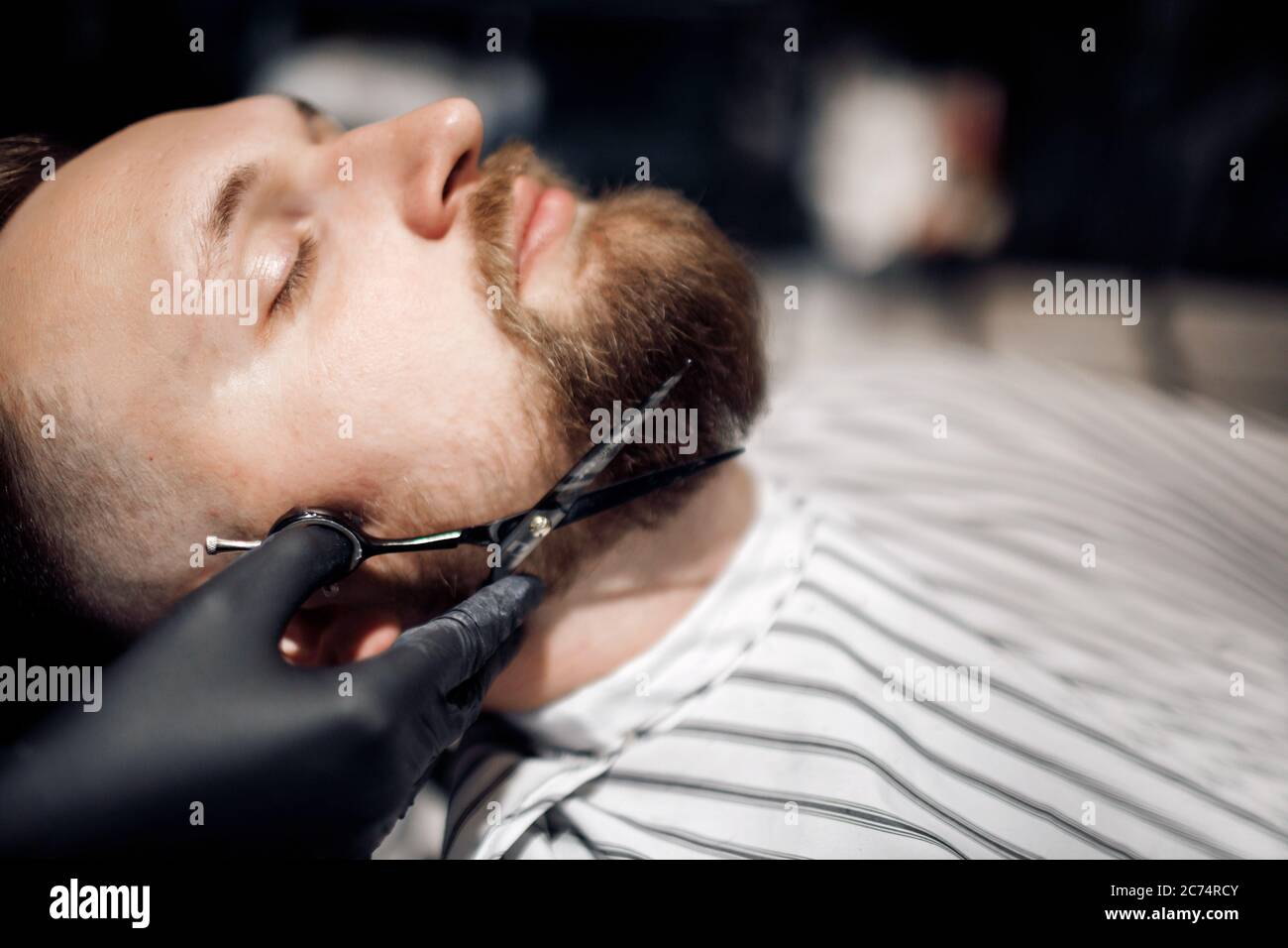 Barber shaving man in barbershop hi-res stock photography and images ... Barber shaving man in barbershop hi-res stock photography and images ...