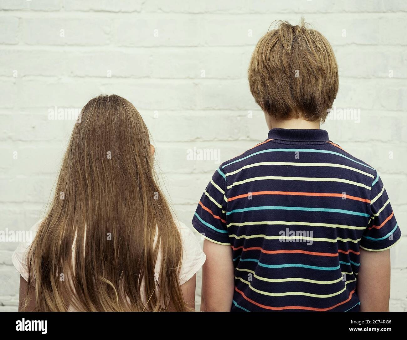 Girl facing away from camera hi-res stock photography and images - Alamy