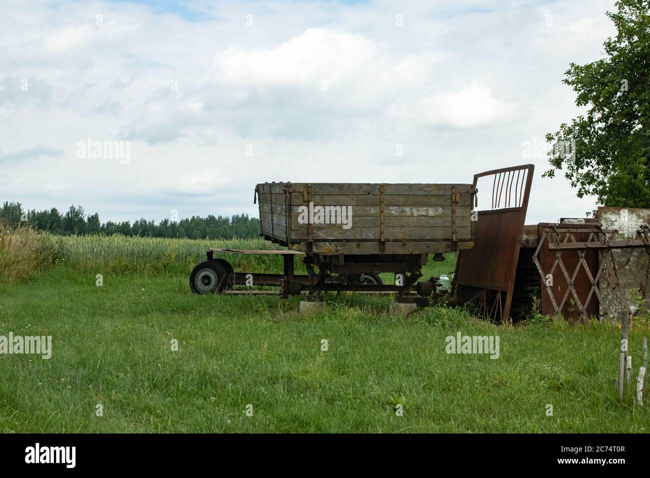 Tractor towing trailer in farm hi-res stock photography and images - Alamy