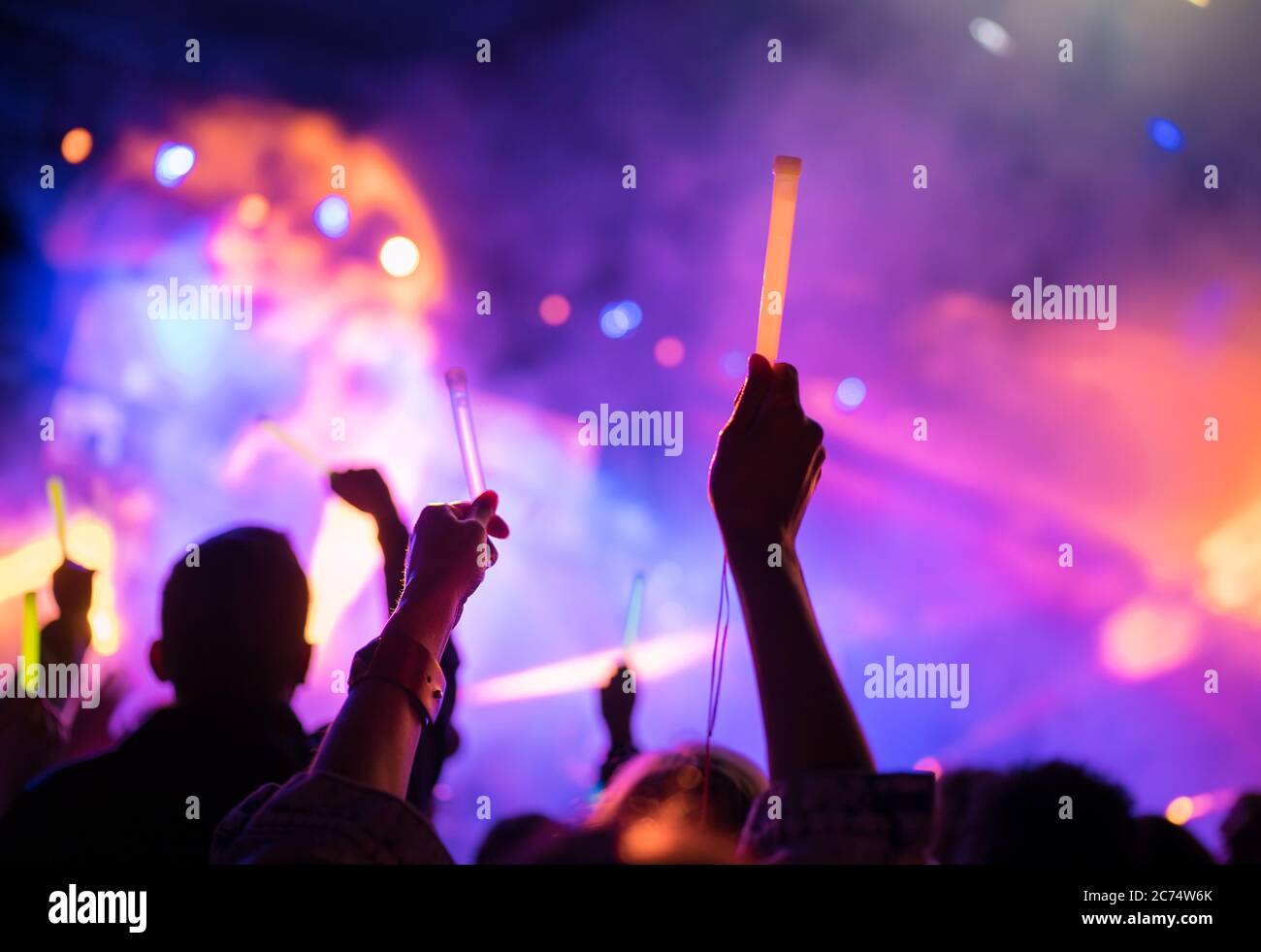 Heavy metal fans rock concert hi-res stock photography and images - Alamy