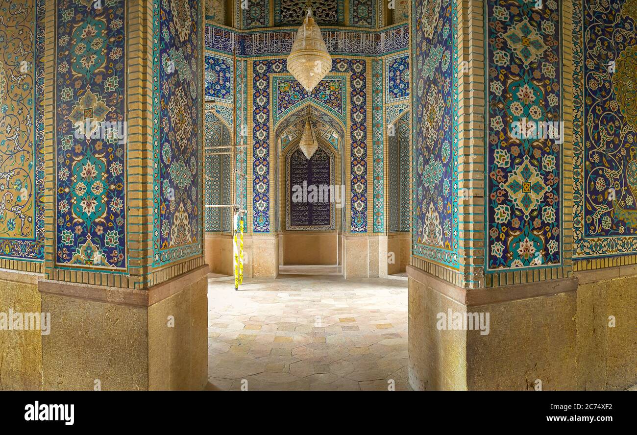 Shiraz, Iran - May 2019: Islamic architecture of Shah-e-Cheragh Shrine ...