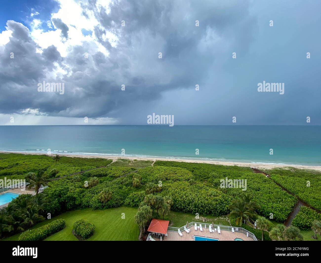Night view atlantic ocean lightning hi-res stock photography and images ...