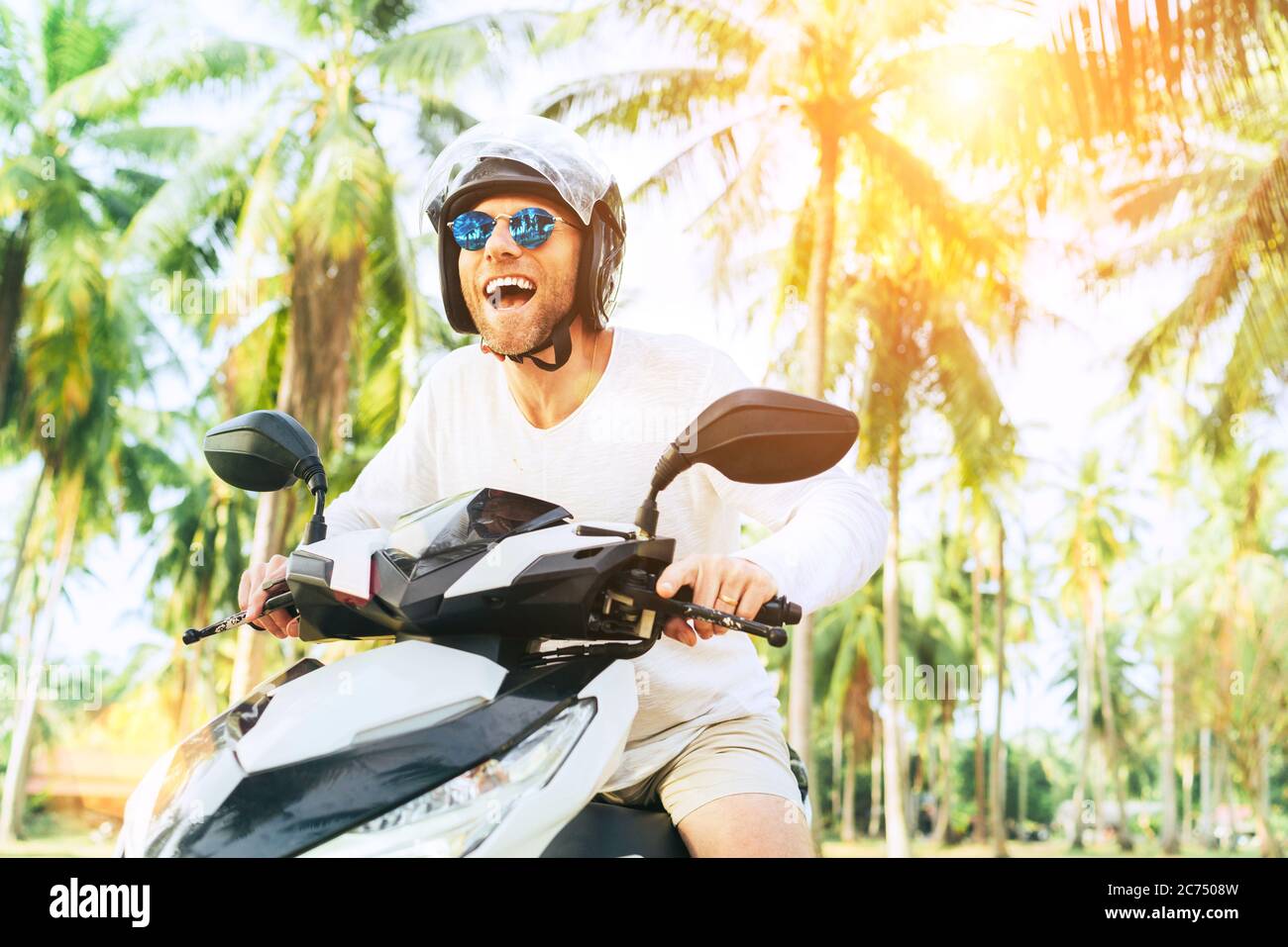 Man screaming in nature hi-res stock photography and images - Alamy