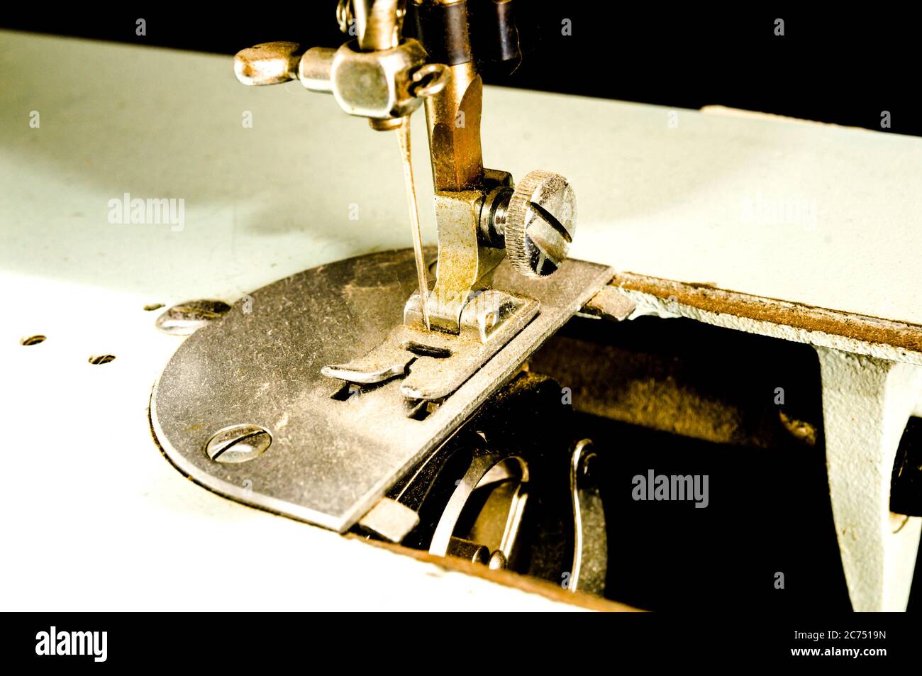 Photo Picture of an Old Vintage Sewing Machine Stock Photo - Alamy