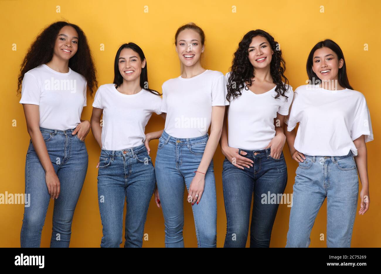 Five girls hi-res stock photography and images - Alamy