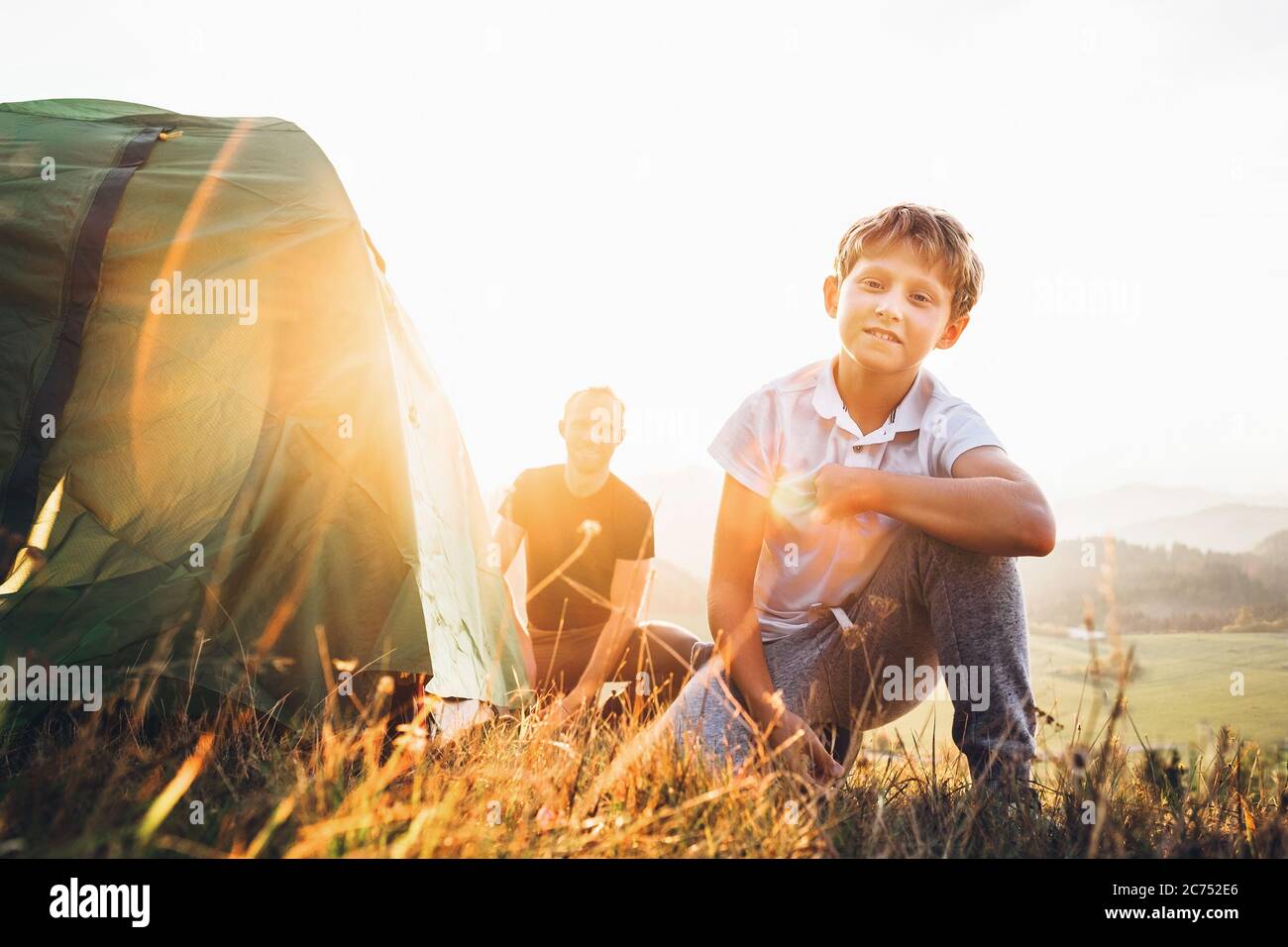 Setting up tent learning hi-res stock photography and images - Alamy