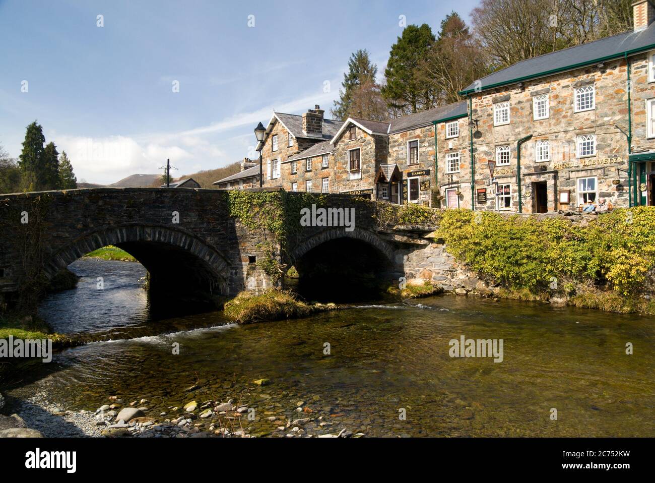 Prince Llewelyn Hotel and Bridge spanning River Colwyn, Beddgelert ...