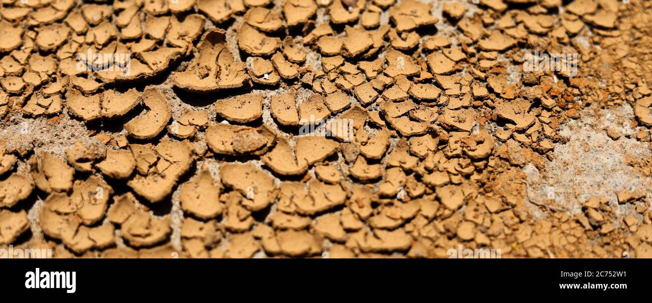 Cracked clay india hi-res stock photography and images - Alamy