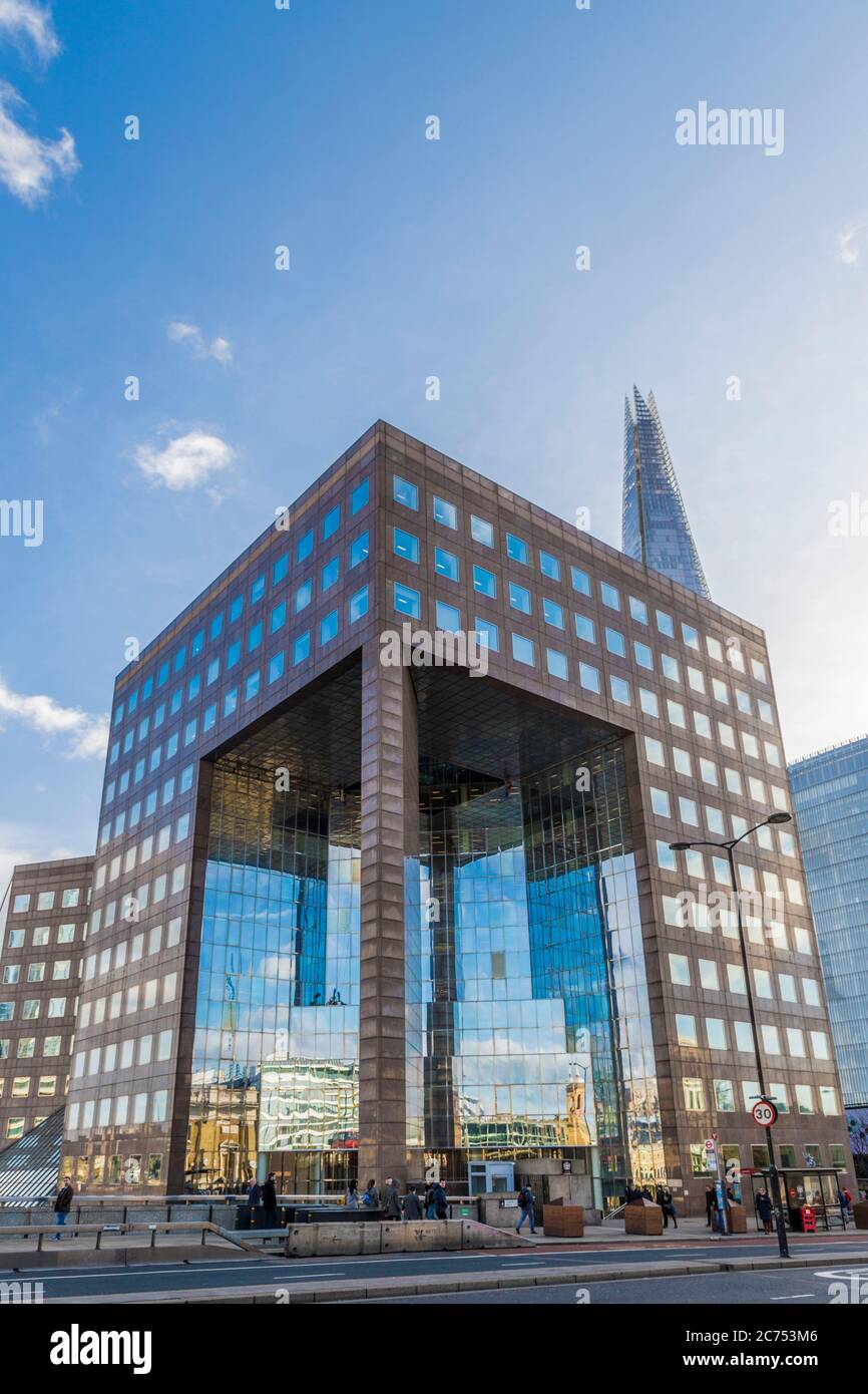 Number 1 london bridge building hi-res stock photography and images - Alamy