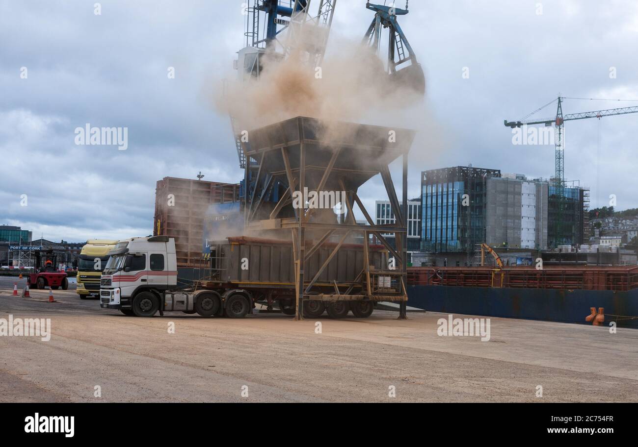 Dust loading hi-res stock photography and images - Alamy
