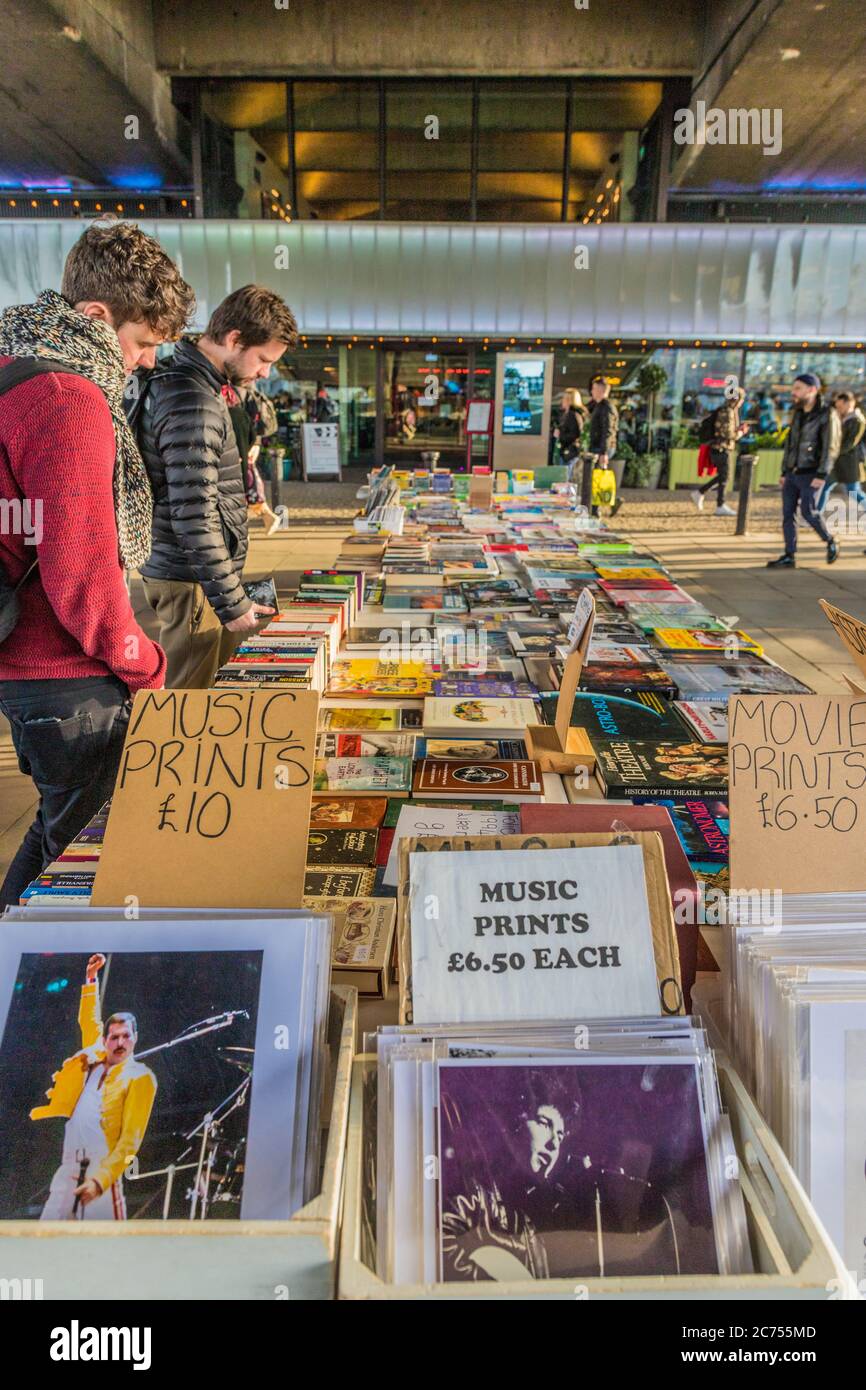 British bookstore hi-res stock photography and images - Alamy