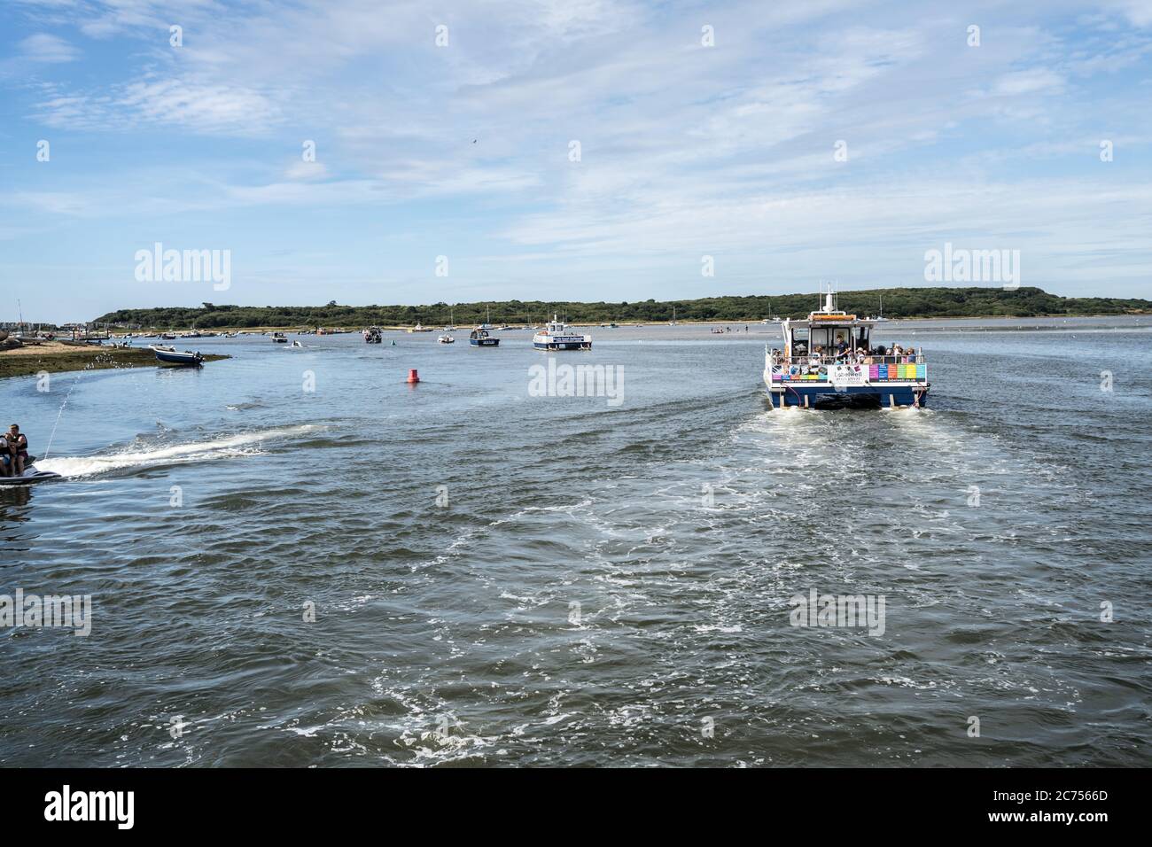 Ferry crossing from mudeford quay hi-res stock photography and images ...