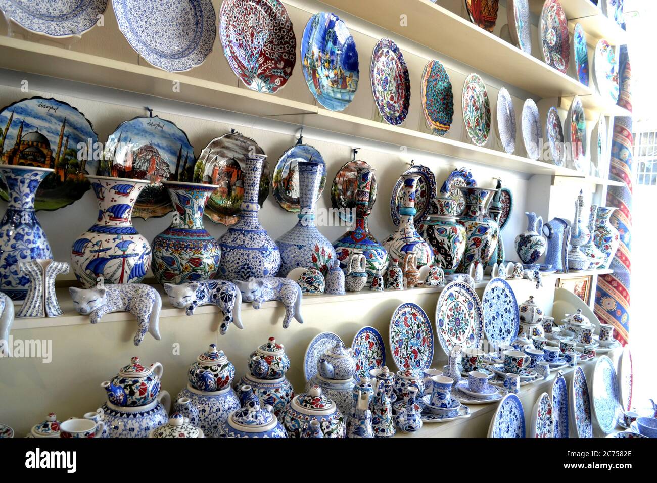 Ceramic souvenir Shop Stock Photo - Alamy