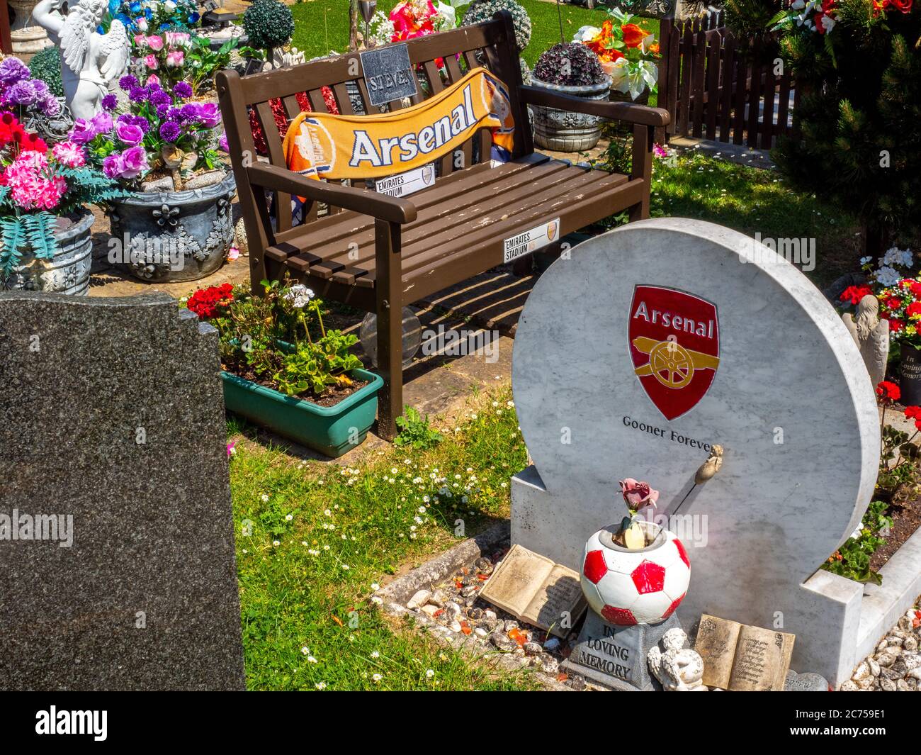 Cheshunt cemetery hi-res stock photography and images - Alamy