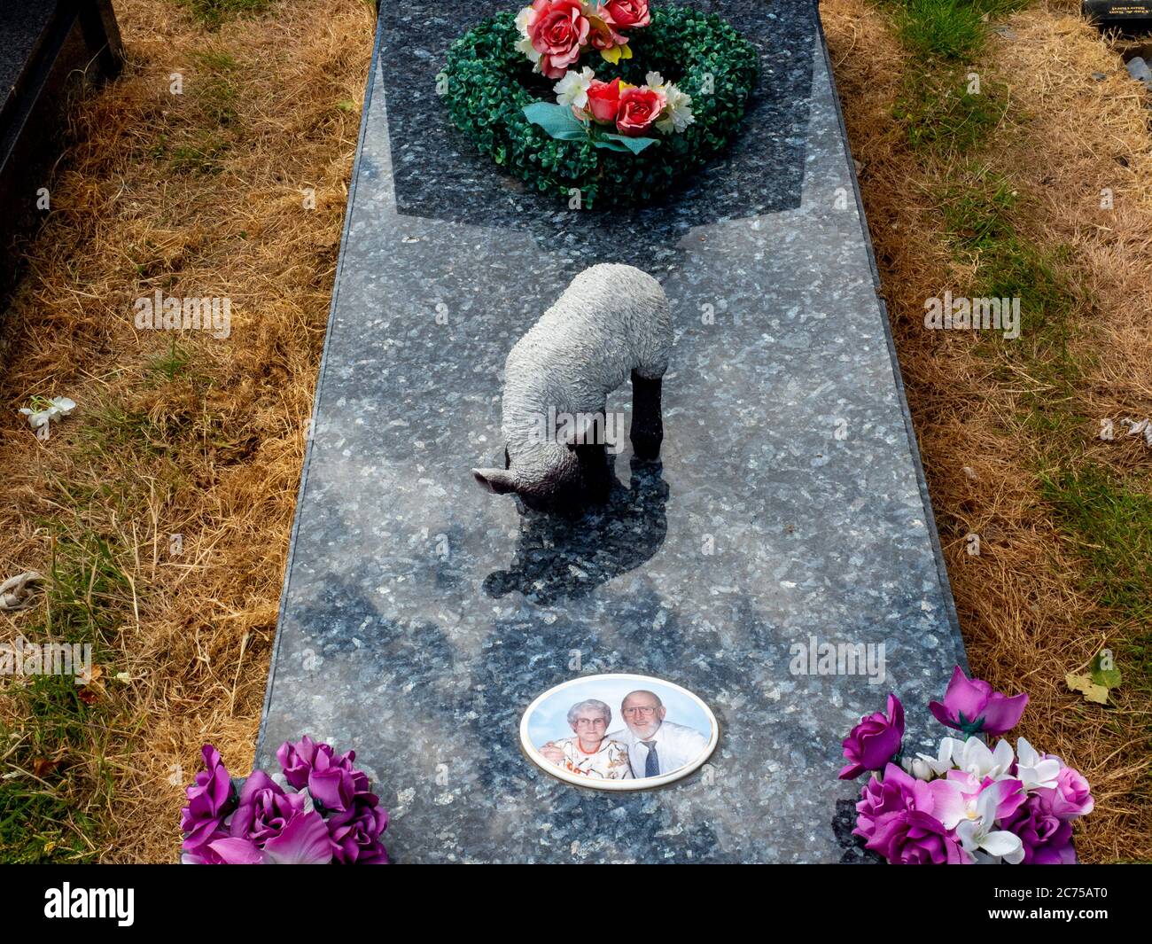 Cheshunt cemetery hi-res stock photography and images - Alamy